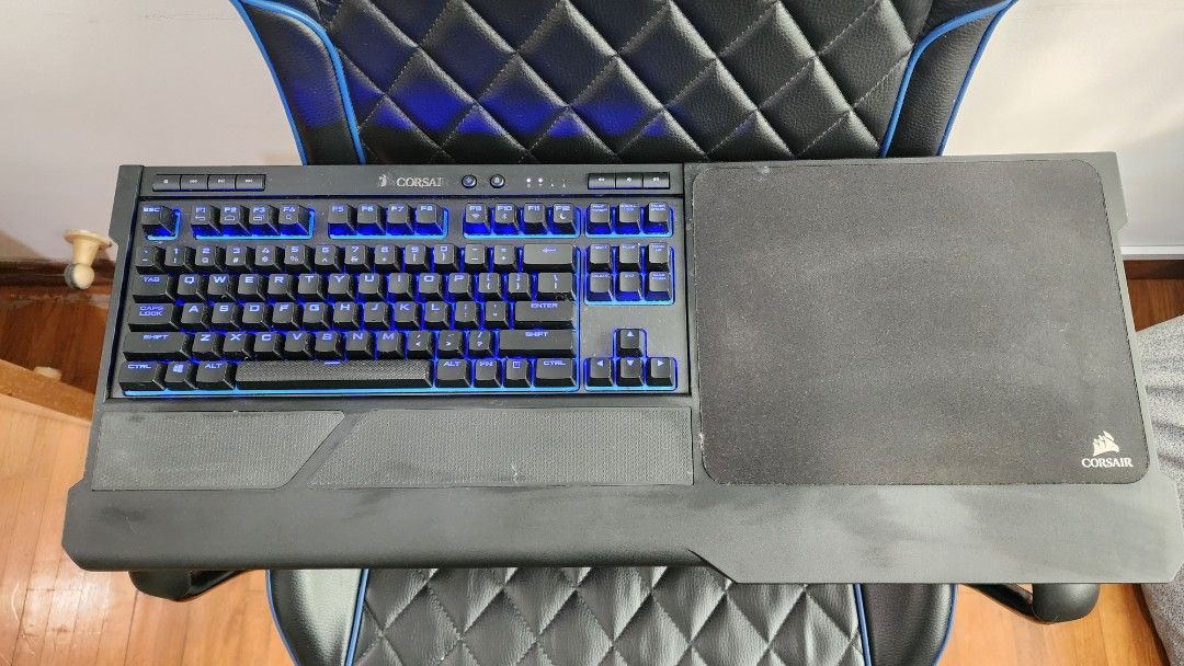 Corsair K63 wireless mechanical keyboard with Corsair Lapboard ...