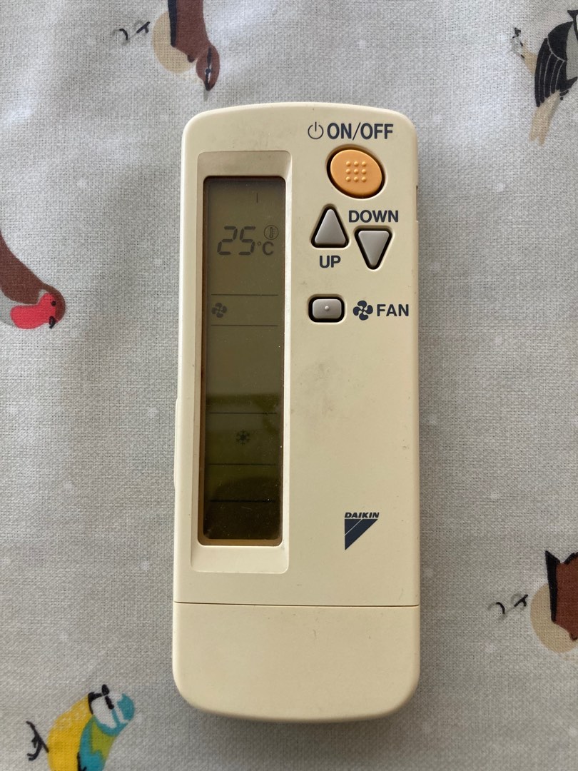 Daikin Air-Conditioner Remote Control, 家庭電器, 冷氣機及暖風機 - Carousell