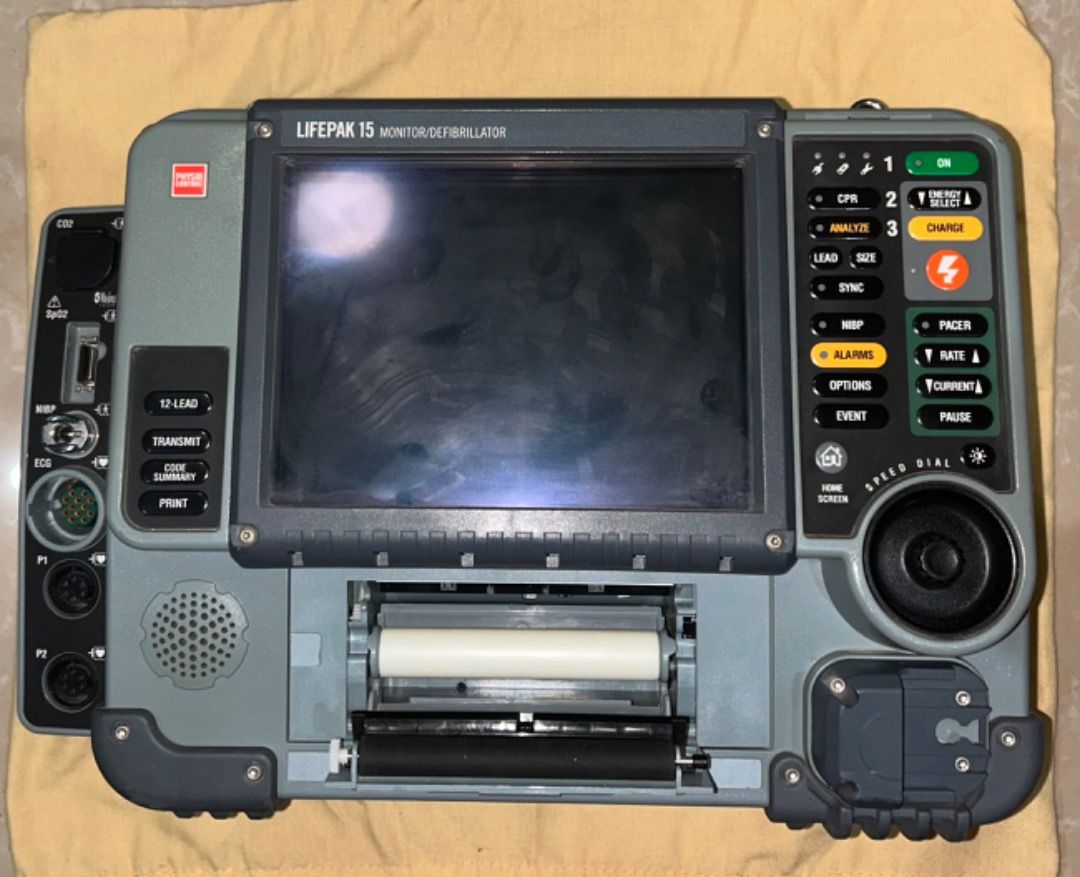 Defibrillator Lifepak 15, Health & Nutrition, Health Monitors ...