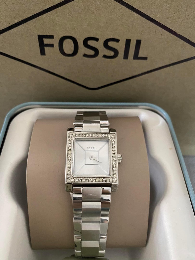 Foss Watch Women In Silver, Women's Fashion, Watches & Accessories ...