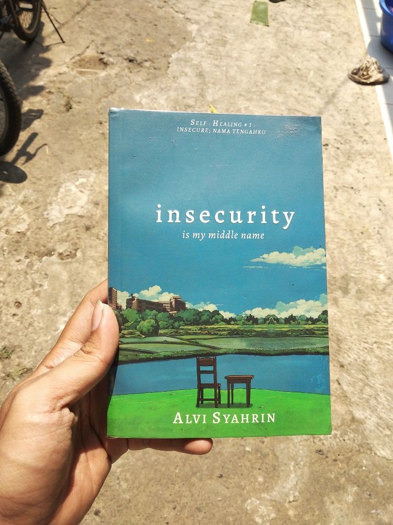 Insecurity Is My Middle Name - Alvi Syahrin, Buku & Alat Tulis, Buku di ...