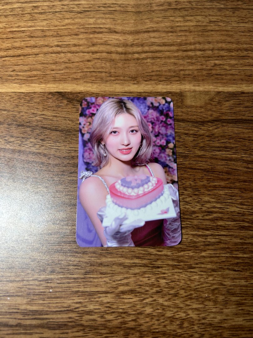 ive prom queens gaeul photocard, Hobbies & Toys, Memorabilia ...
