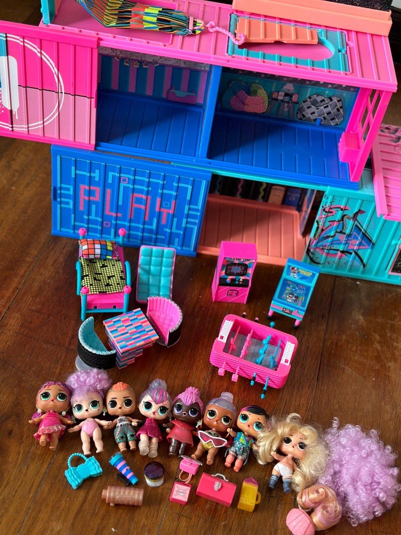 LOL Doll House & LOL Dolls, Hobbies & Toys, Toys & Games on Carousell