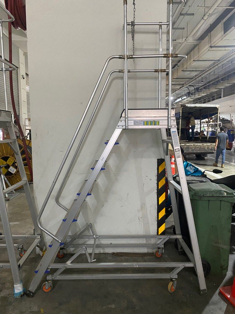 Mobile platform ladder, podium ladder, Everything Else on Carousell