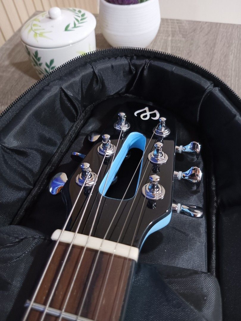 Mollo 32" Travel Electric Guitar, Hobbies & Toys, Music & Media ...