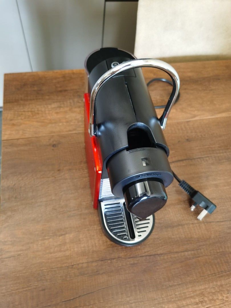Nespresso C61 Pixie 膠囊咖啡機, 家庭電器, 其他家庭電器 - Carousell