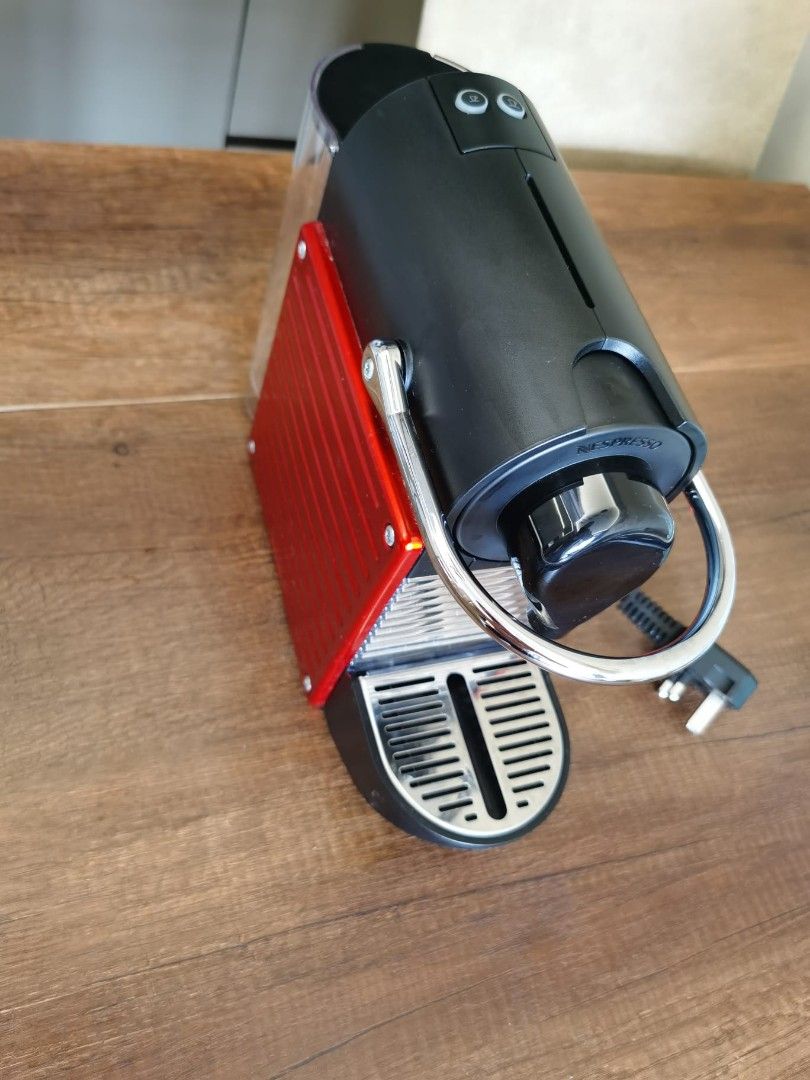 Nespresso C61 Pixie 膠囊咖啡機, 家庭電器, 其他家庭電器 - Carousell