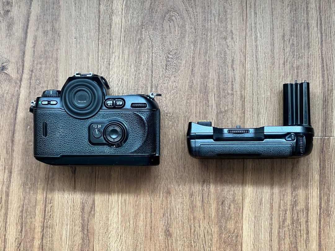 Nikon F100 film SLR camera with MB-15 multi power high speed battery ...