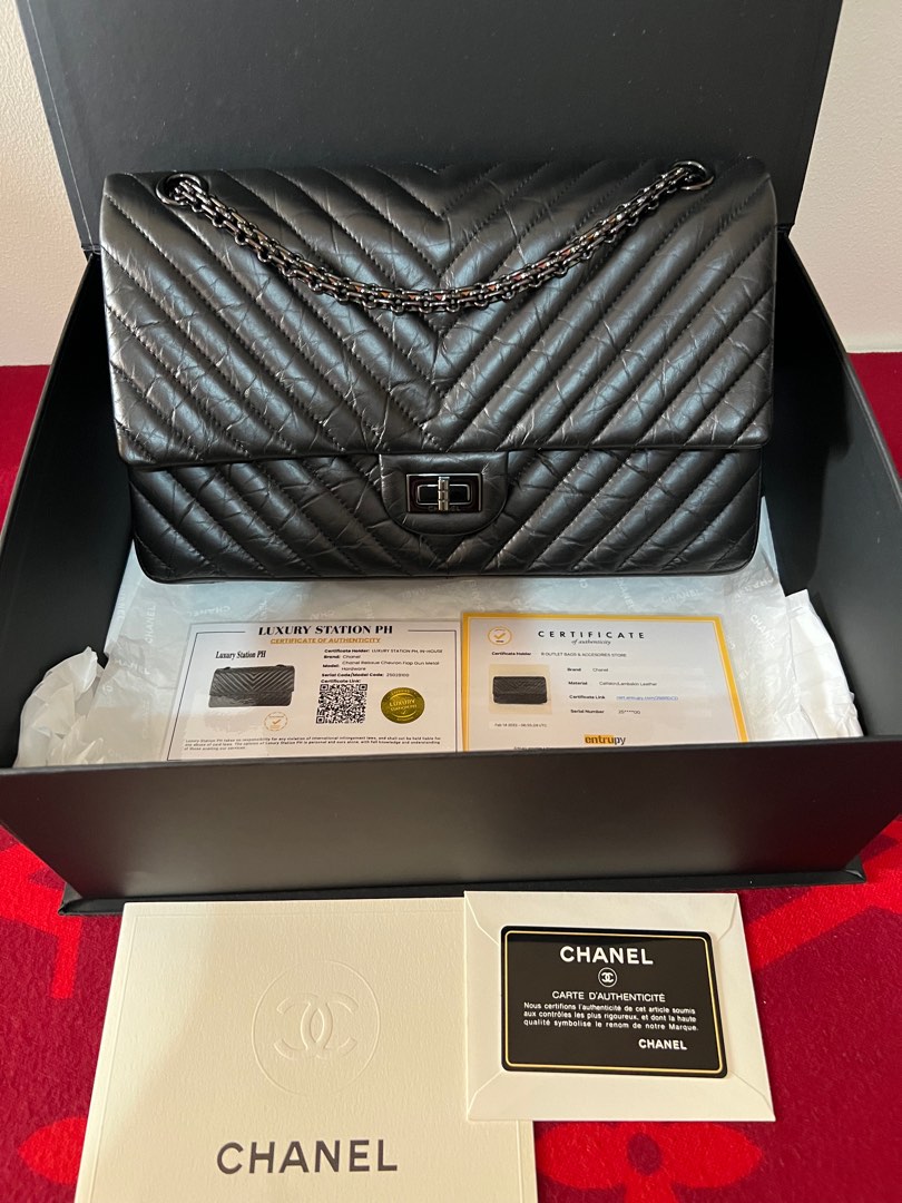 Reissue 226 chevron so black chanel 2.55 flap bag, Luxury, Bags ...