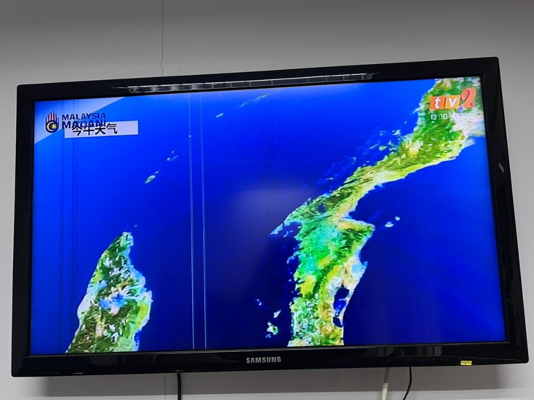 Samsung TV 30 inch + MYTV DECODER MYFREEVIEW, TV & Home Appliances, TV ...