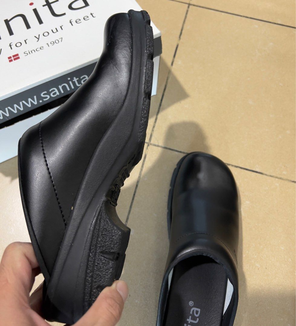 Sanita kitchen safety shoes unisex size 40 for 2k only, Men's Fashion ...