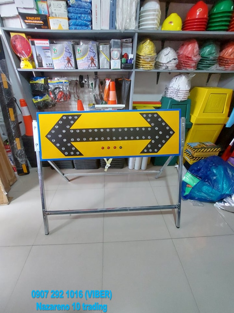 Solar light arrow board 51, Commercial & Industrial, Construction ...