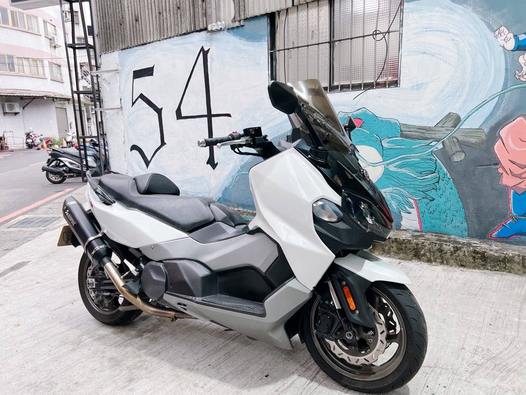 SYM Tl 500, 機車, 重機在旋轉拍賣