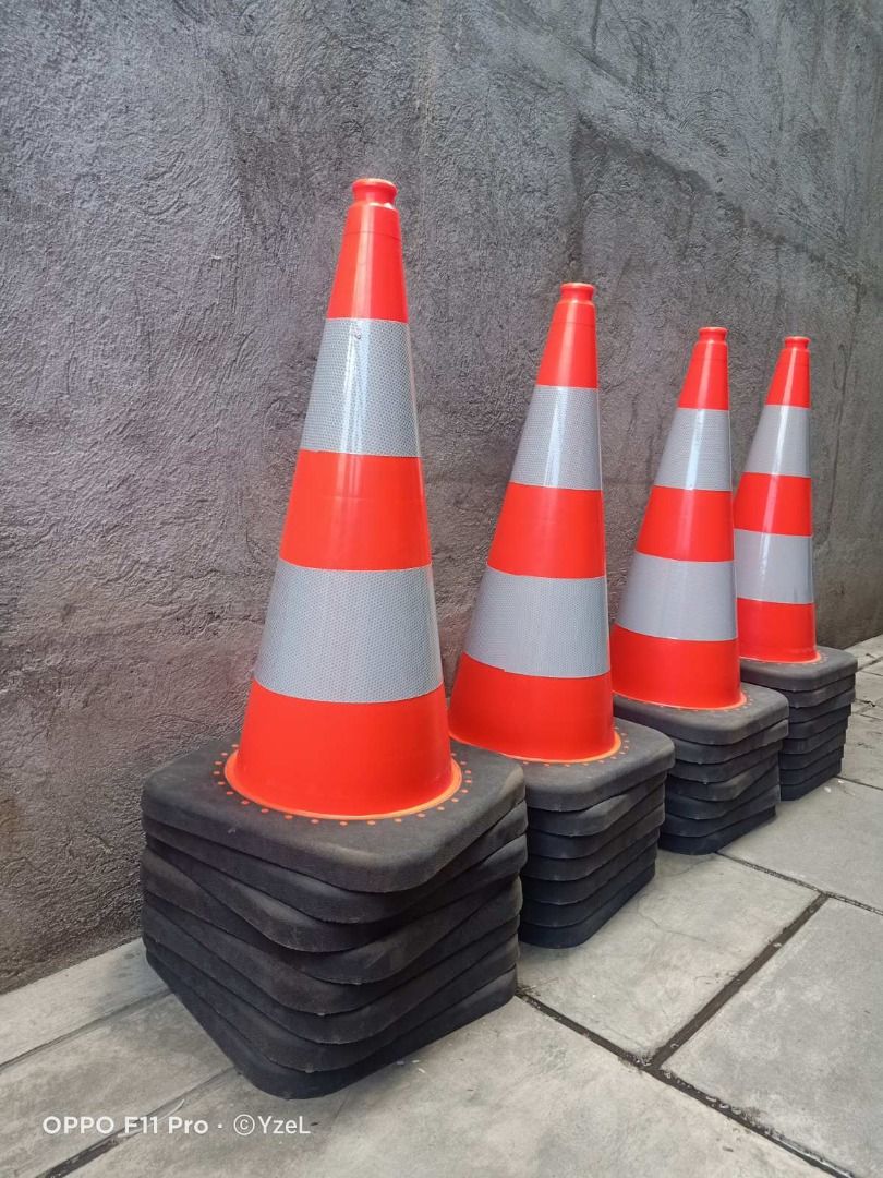 TRAFFIC CONE WITH REFLECTOR, Commercial & Industrial, Construction ...