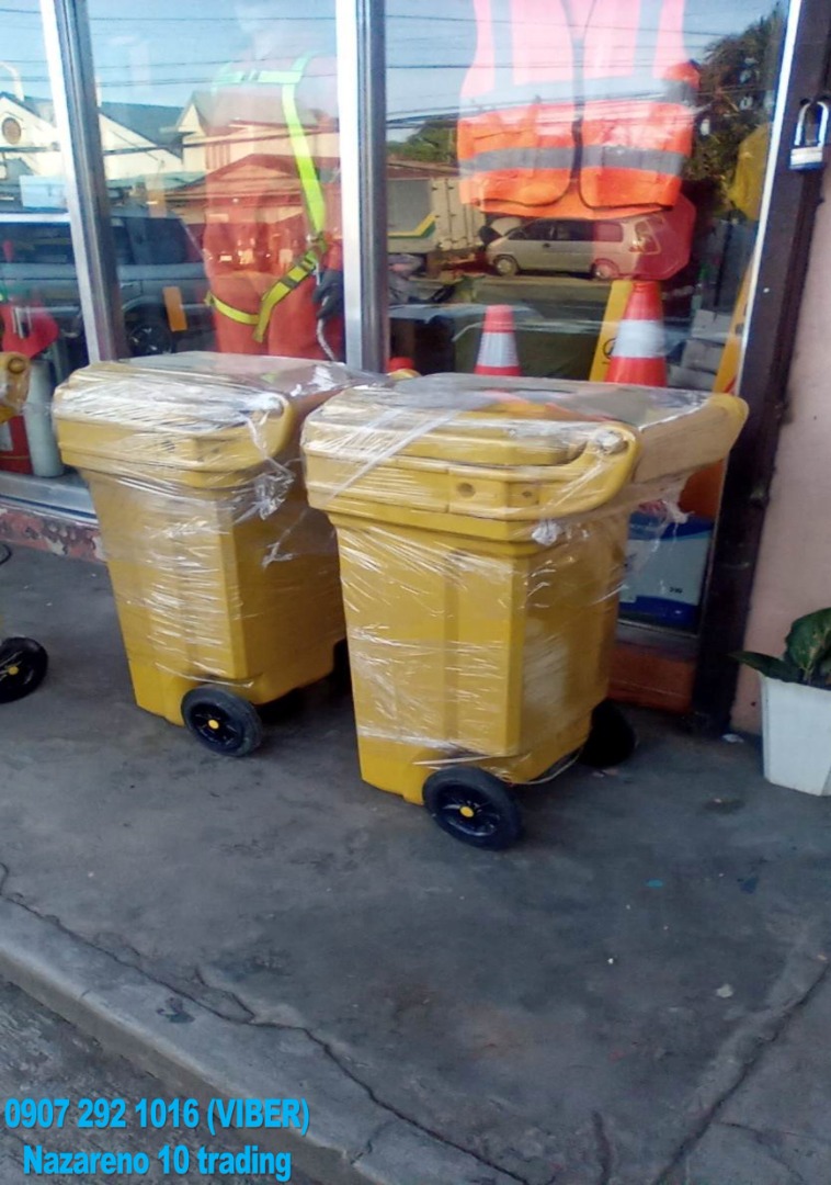 trash bin 561 Roller king, Furniture & Home Living, Cleaning & Homecare ...