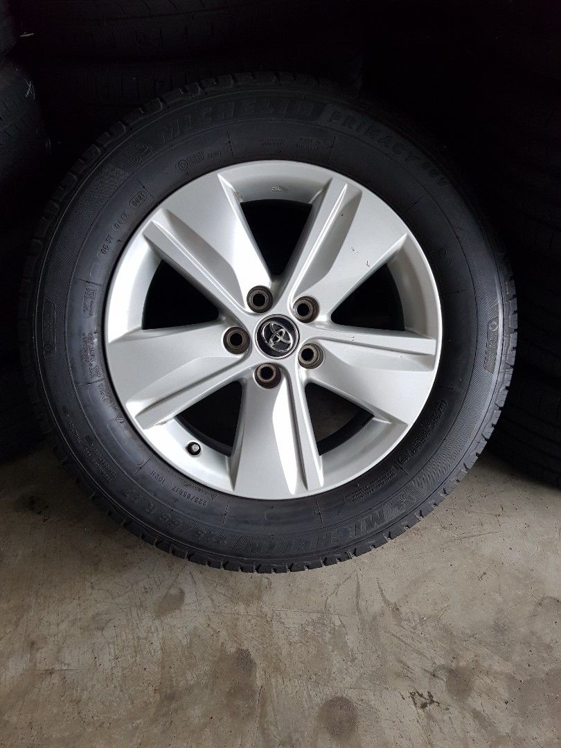 Used 17" Original Toyota Harrier Rims, Car Accessories, Tyres & Rims on ...