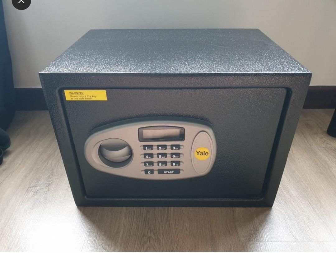 Yale Safe YSS/250/DB2, Furniture & Home Living, Security & Locks, Safe ...