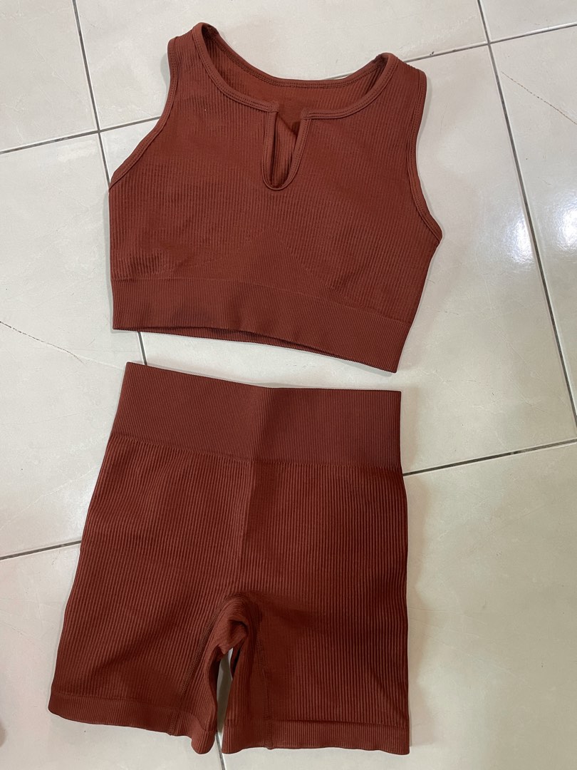 Yoga set top & bottom, Women's Fashion, Activewear on Carousell Yoga set top & bottom, Women's Fashion, Activewear on Carousell