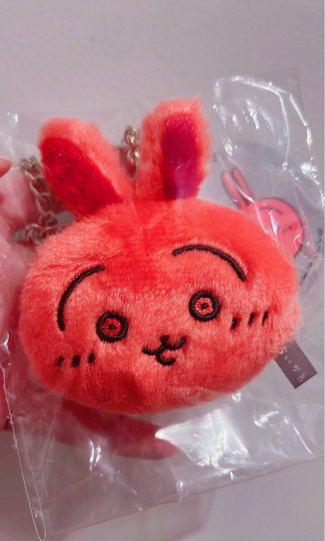 日本購入 chiikawa usagi 紅溫 兔兔 掛飾, 興趣及遊戲, 玩具 & 遊戲類 - Carousell