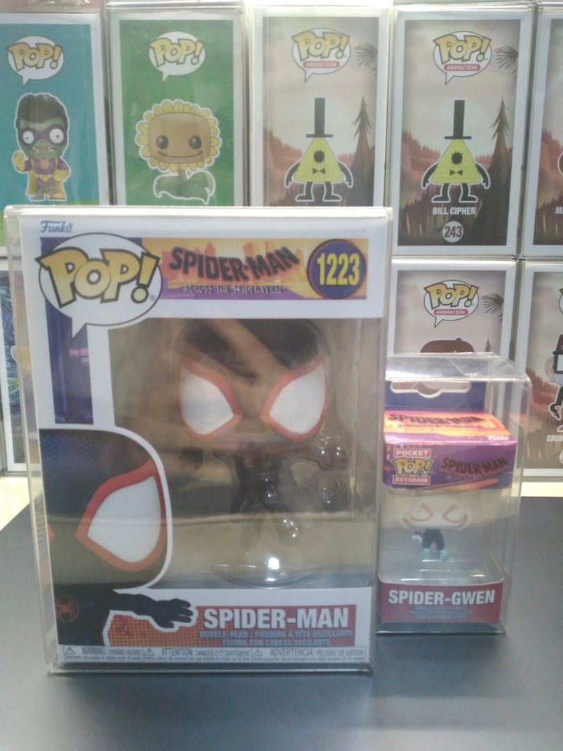Across the Spiderverse: Spider-Man 1223 & Spider-Gwen Keychain Funko ...