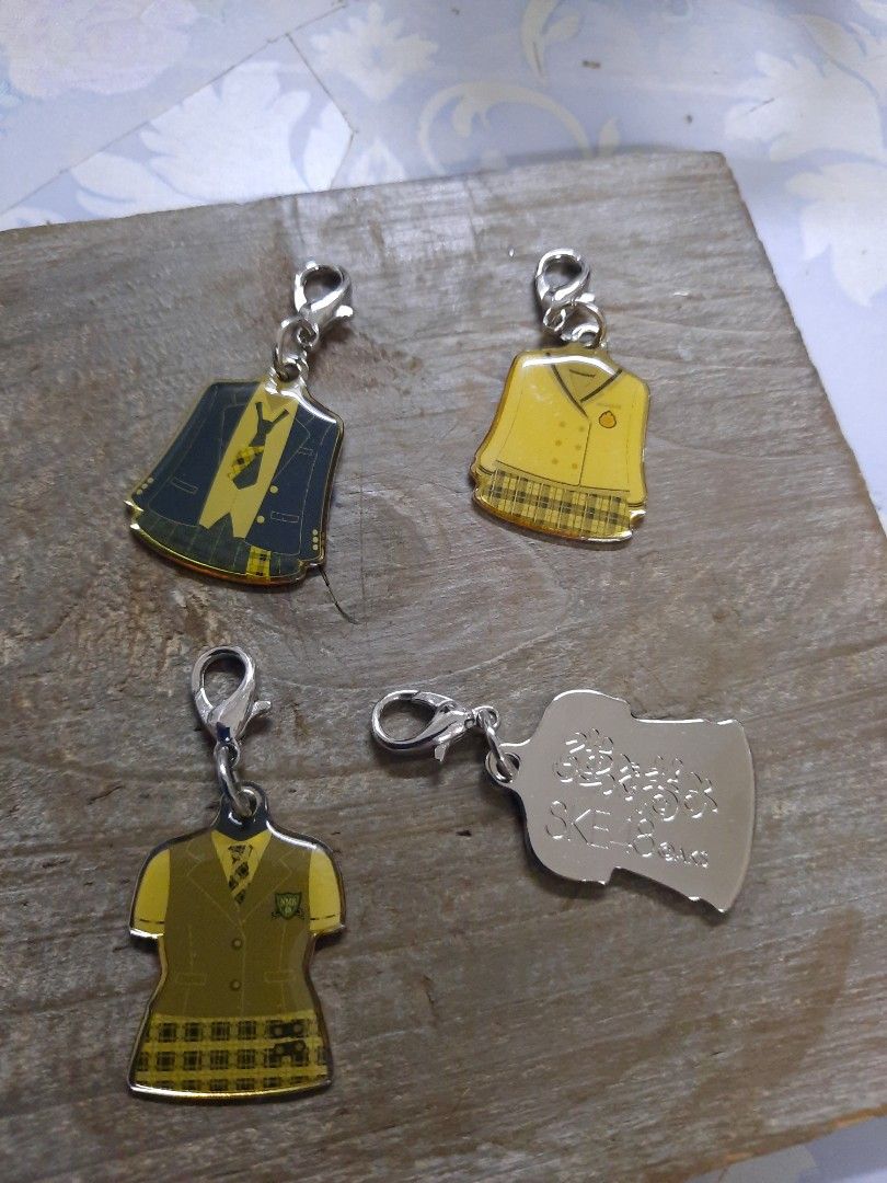 AKB48/SKE48/NMB48/HKT48 keyholder keyring set 匙扣吊飾, 興趣及遊戲, 玩具 & 遊戲類 - Carousell