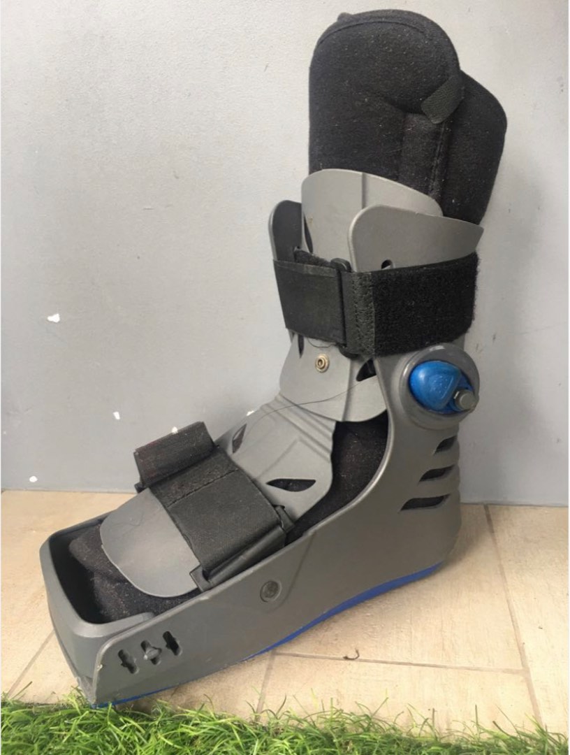 Apollo Aircast foot walker . Size -M, Health & Nutrition, Braces ...