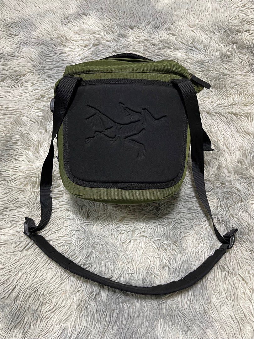 ARCTERYX Arro 8 Shoulderbag, Men's Fashion, Bags, Sling Bags on Carousell