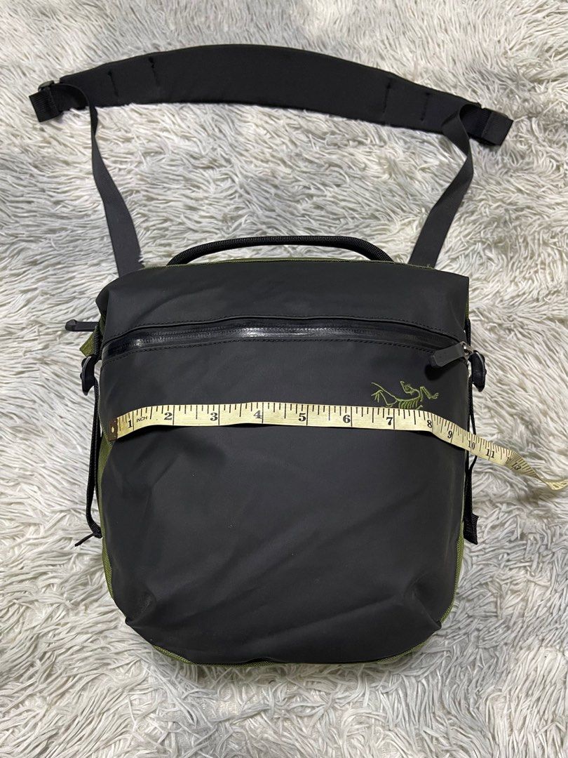 ARCTERYX Arro 8 Shoulderbag, Men's Fashion, Bags, Sling Bags on Carousell
