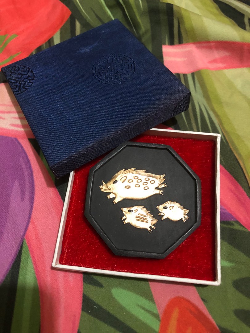 Ceramic boar emblem, Hobbies & Toys, Memorabilia & Collectibles ...