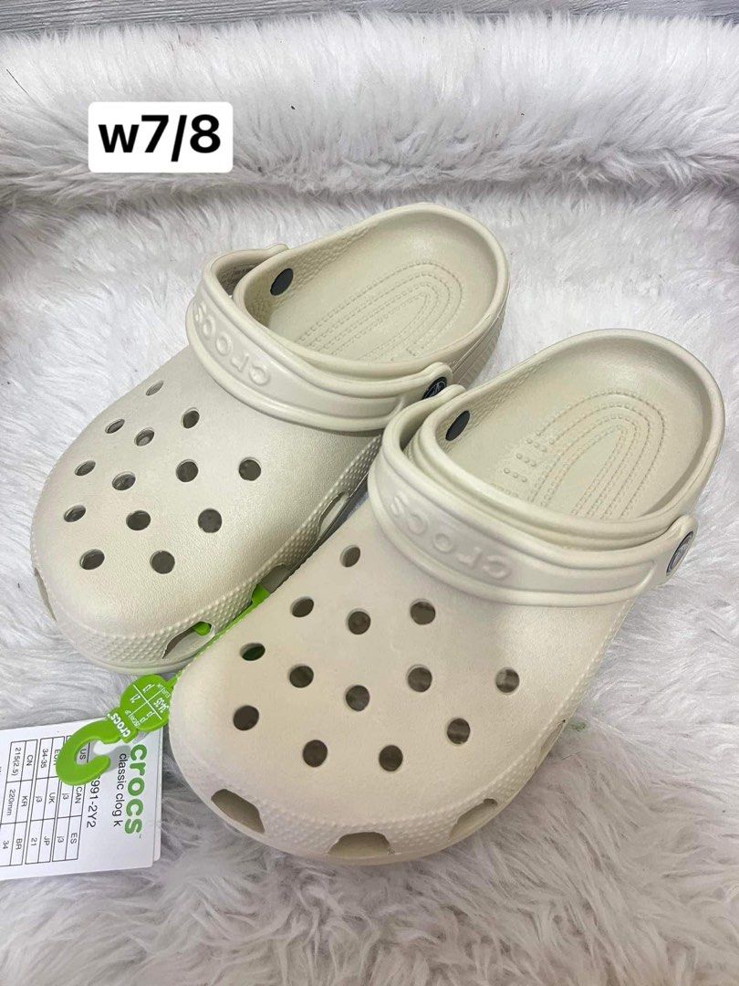 crocs classic bone onhand, Women's Fashion, Footwear, Slippers and slides on Carousell