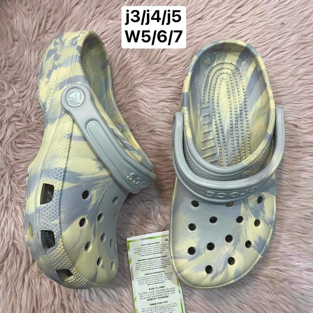 Crocs marble onhand, Women's Fashion, Footwear, Slippers and slides on ...