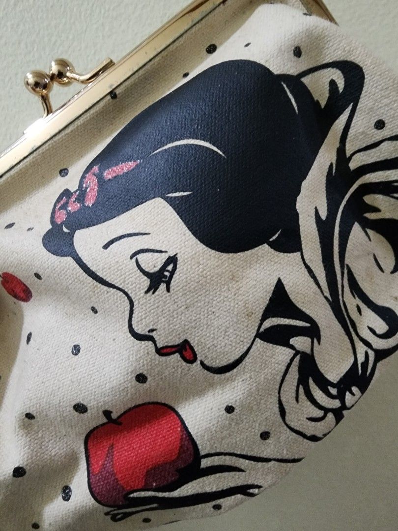 Disney Snow White Kiss Lock Purse, Women's Fashion, Bags & Wallets ...