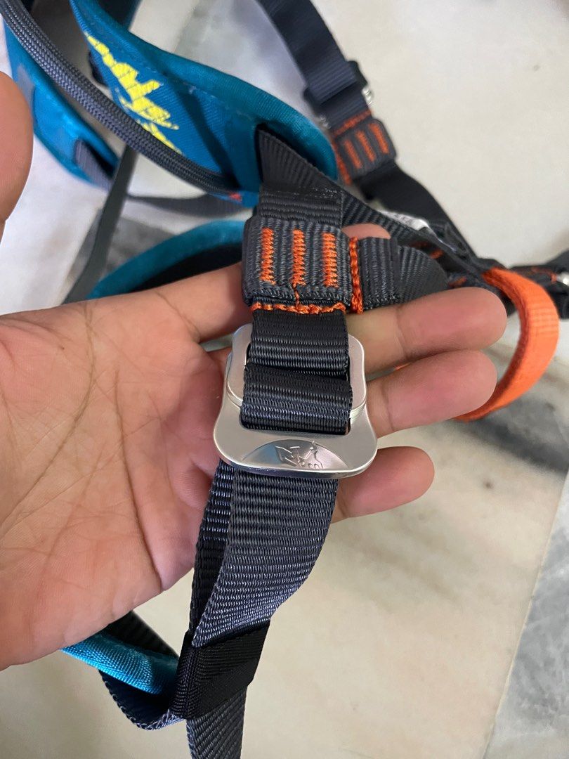 Harness Simond (decathlon), Sports Equipment, Hiking & Camping on Carousell
