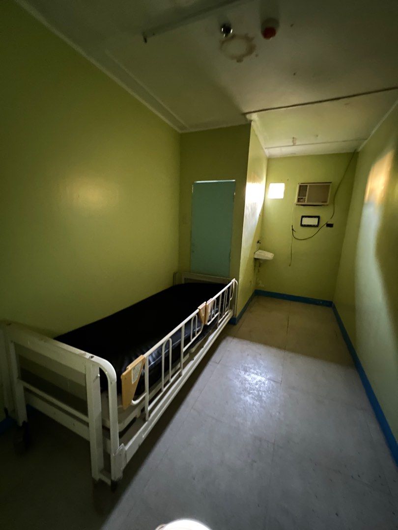 Hospital Bed with Wheels/locks and Mattress, Health & Nutrition ...