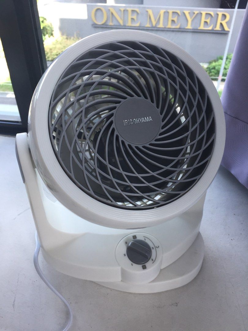 Iris Ohyama Circulator Fan PCF HD15, Furniture & Home Living, Lighting & Fans, Fans on Carousell