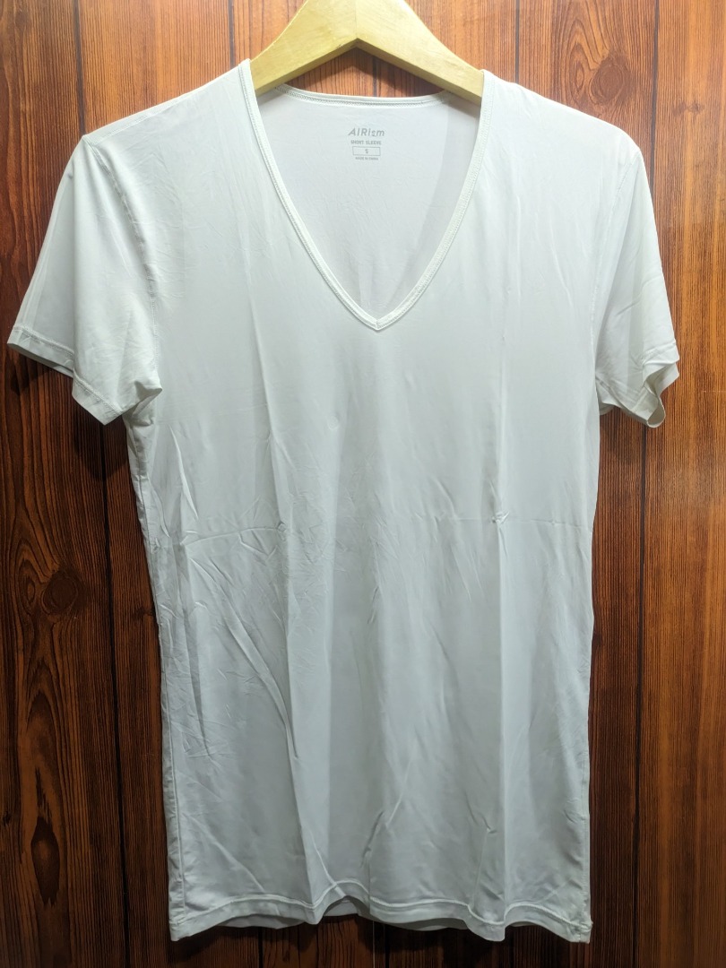 Kaos Uniqlo Airism Putih Polos, Fesyen Pria, Pakaian , Atasan di Carousell
