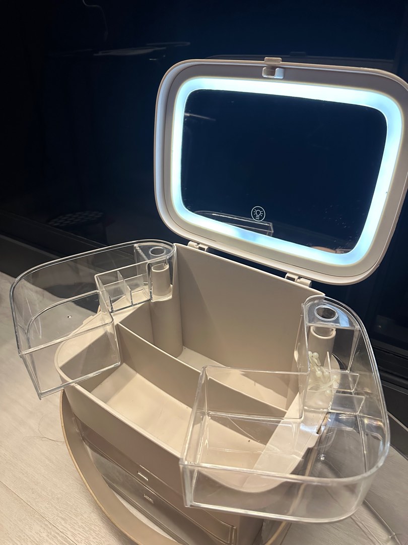 Make up organiser with LED light, Beauty & Personal Care, Face, Makeup ...