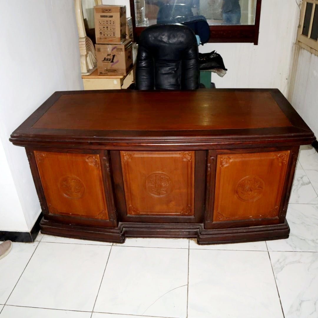Meja Kursi Kantor Direktur Manager, Perabotan Rumah di Carousell
