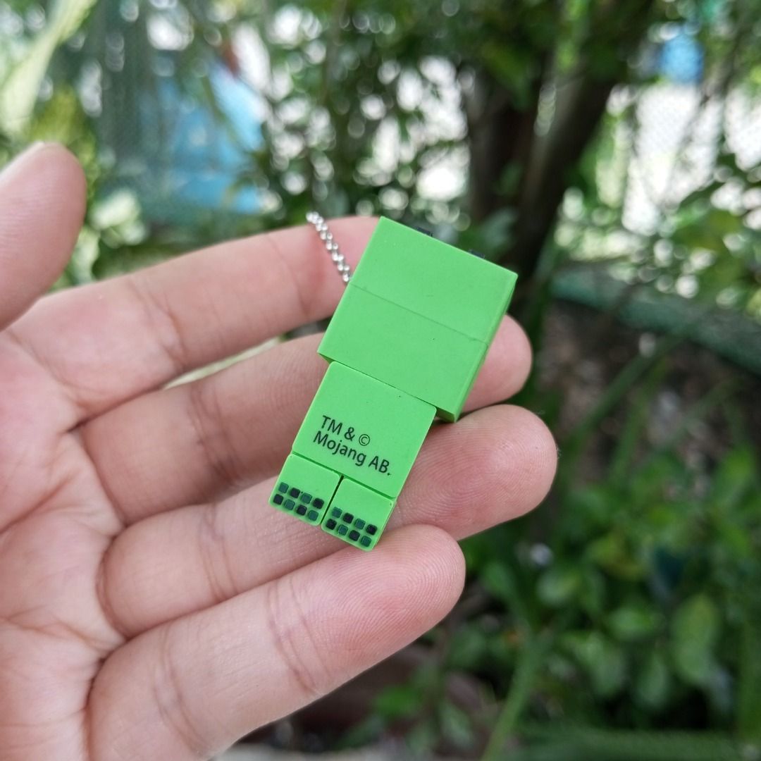 Minecraft Enchanted Creeper Mascot Keychain, Hobbies & Toys, Toys ...