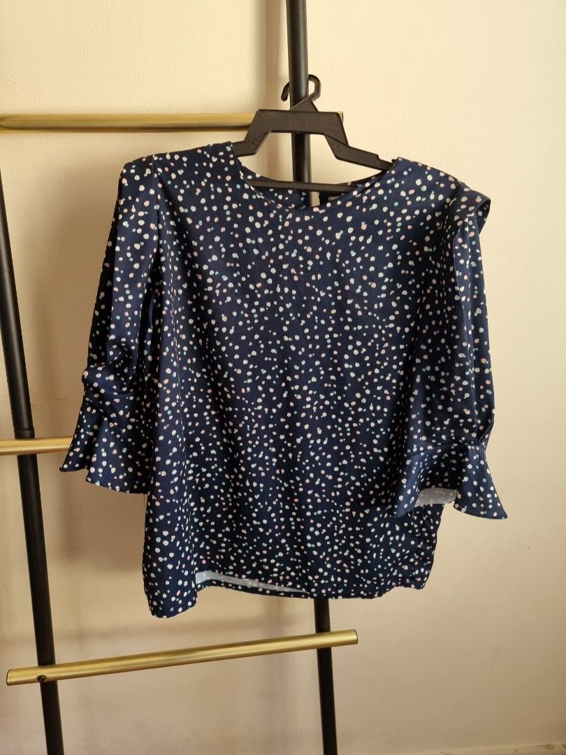 Navy blue spotted top with Puffy sleeves, Women's Fashion, Tops ...