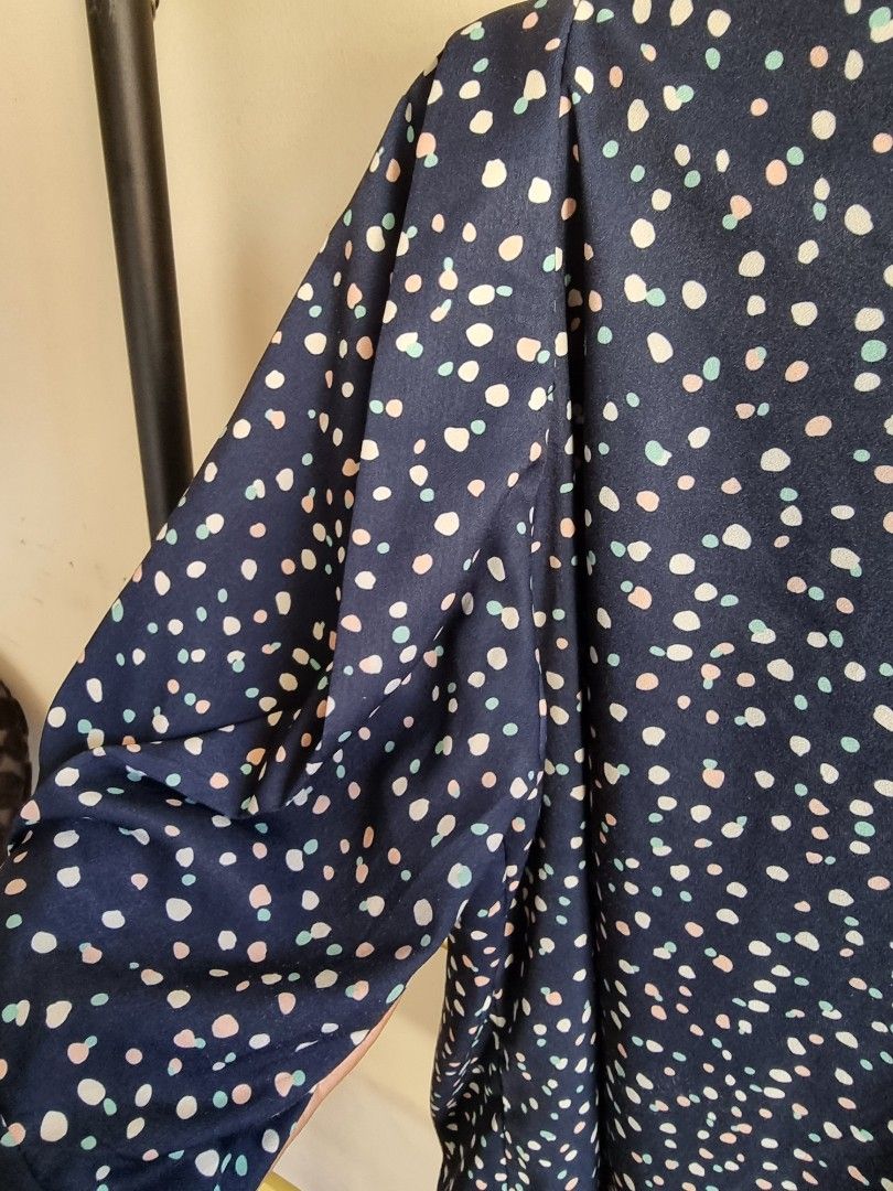 Navy blue spotted top with Puffy sleeves, Women's Fashion, Tops ...