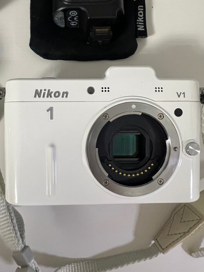 Nikon V1 White Camera, Photography, Cameras on Carousell