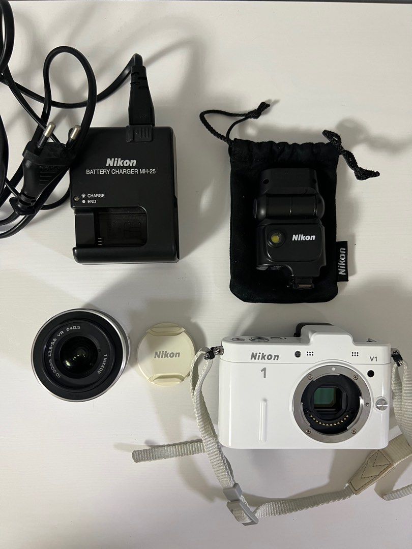 Nikon V1 White Camera, Photography, Cameras on Carousell