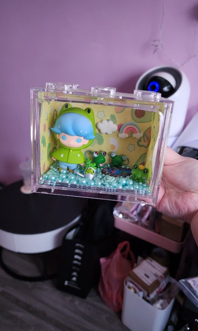 Popmart dimoo pets vacation frog gardener in diy acrylic theme box ...