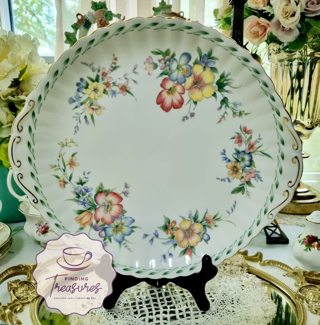 Pretty Vintage 'Constance' Cake Plate - Royal Albert, Hobbies & Toys ...