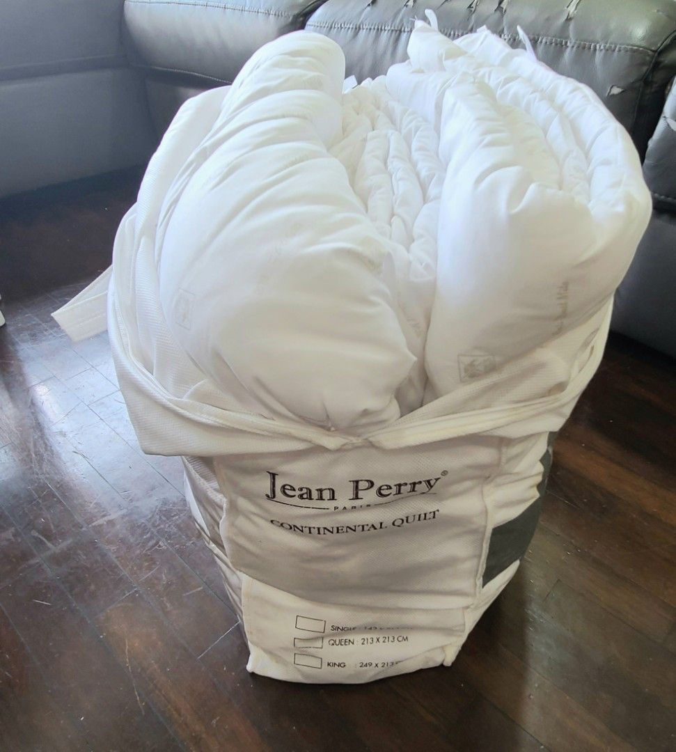 Queen size Jean Perry Quilt, Furniture & Home Living, Bedding & Towels ...