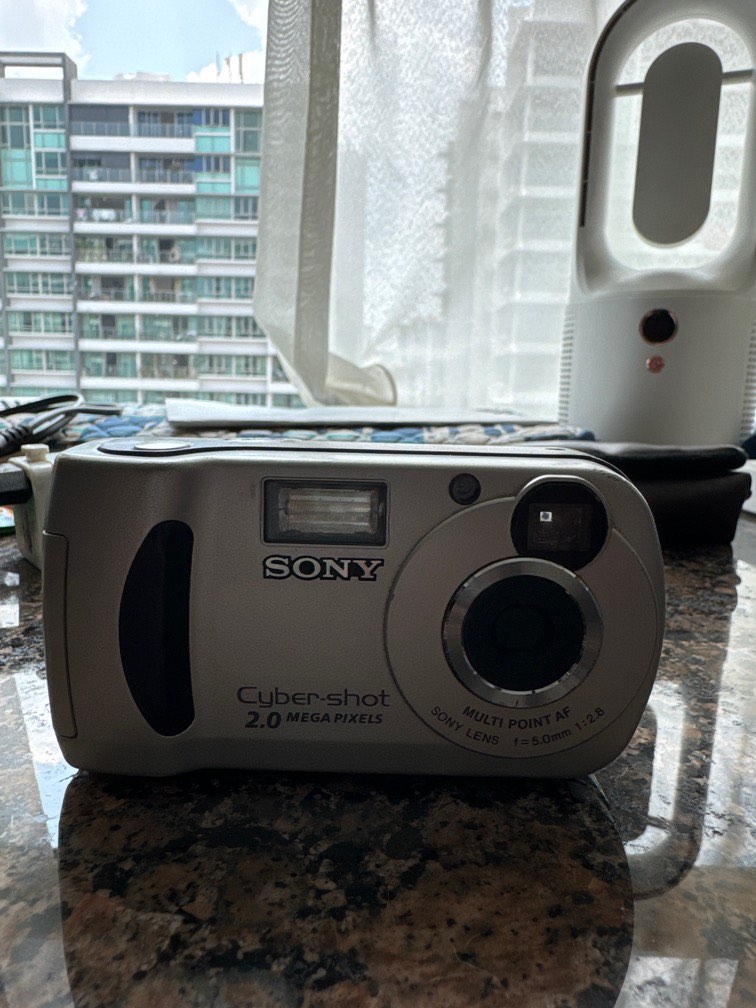Sony Cybershot vintage camera, Photography, Cameras on Carousell