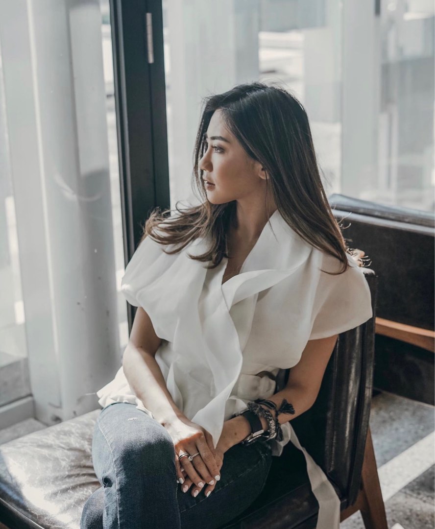 SUKI THE LABEL Rue Organza Top/Outer White, Fesyen Wanita, Pakaian Wanita, Baju Luaran di Carousell