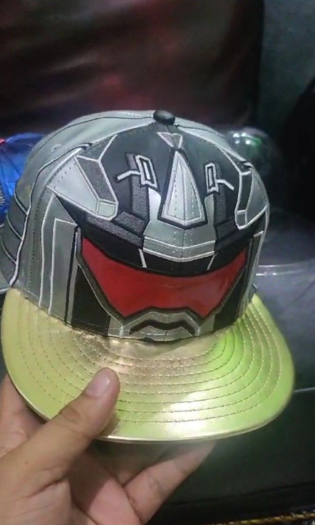 Topi new era x Transformers rare item, Fesyen Pria, Aksesoris, Topi di ...