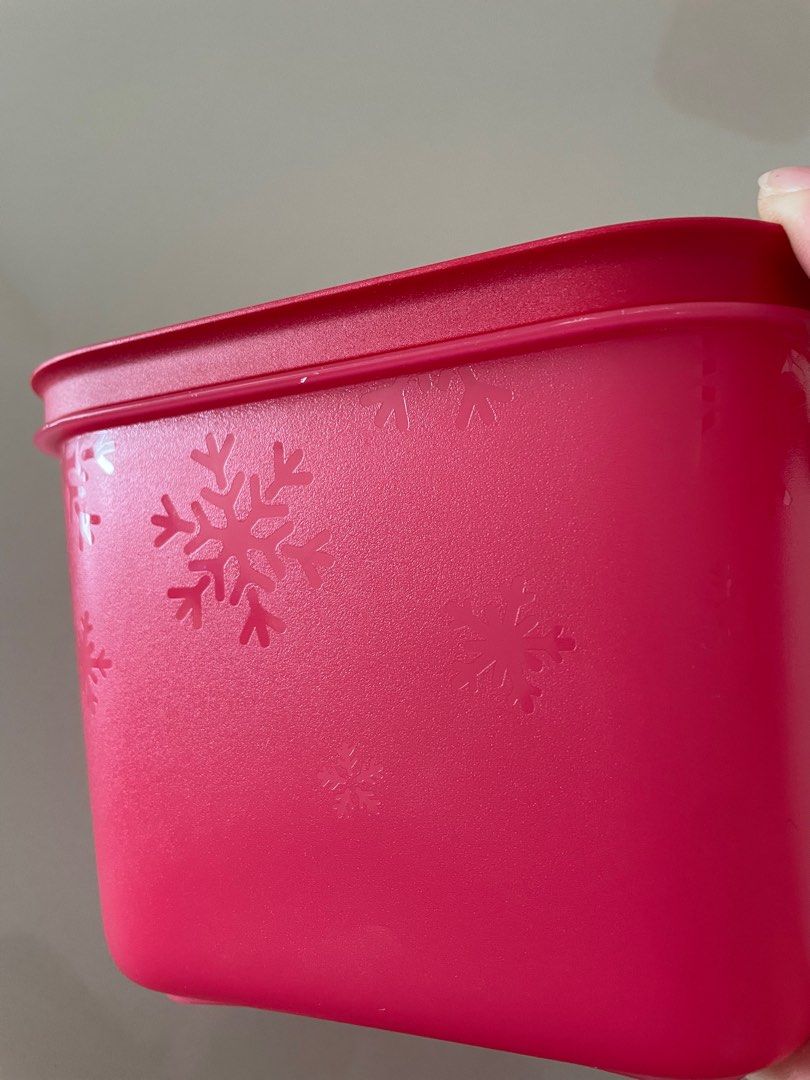 Tupperware Chill freez set (Snowlfakes chill freeze set) Freezer ...